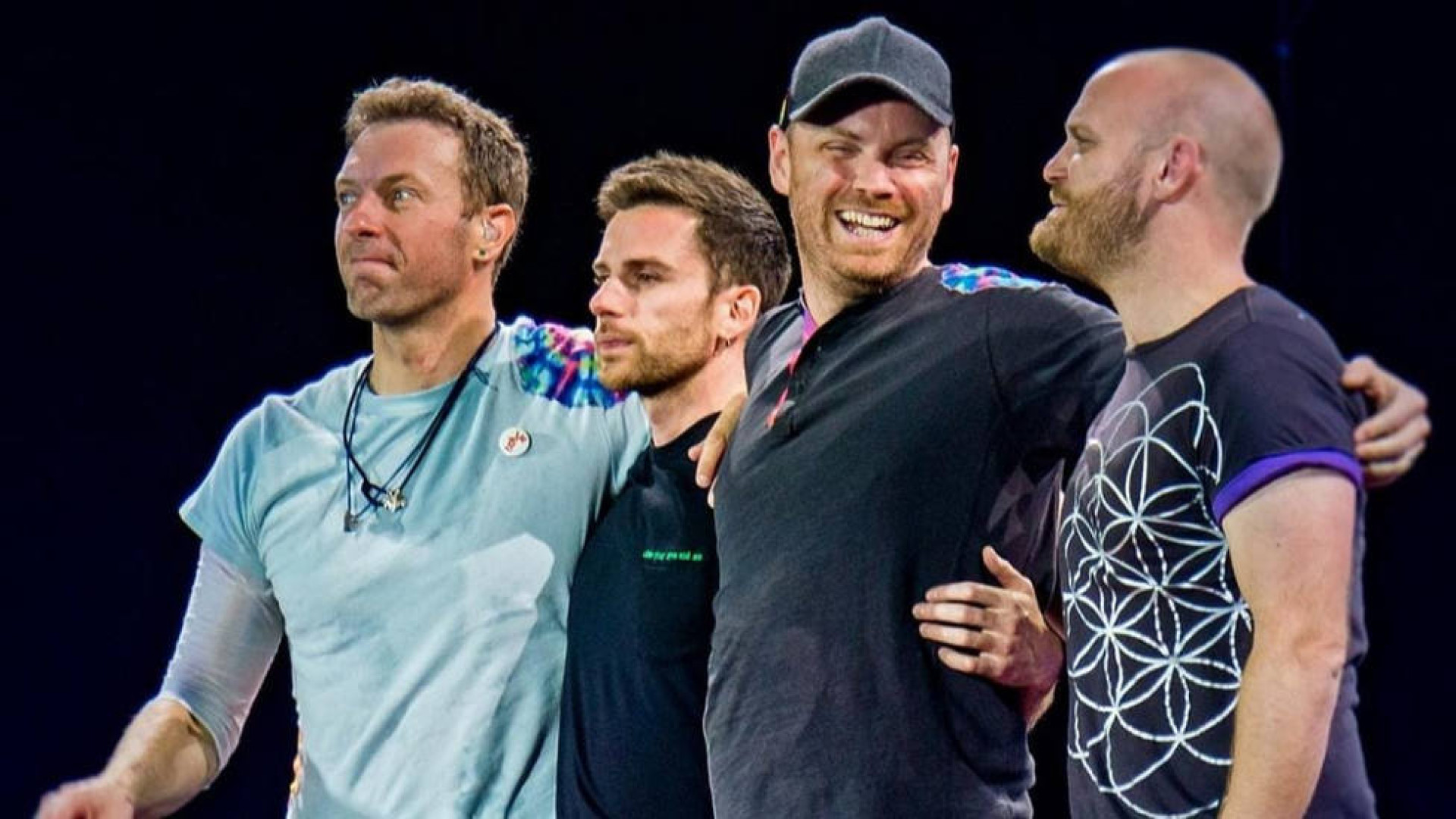 Coldplay lo peta en Argentina invitando a subir al escenario a una de ...